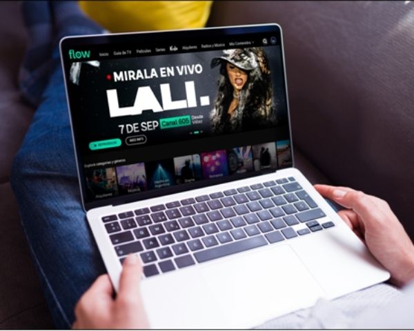 Flow transmite en vivo el show de Lali - Television