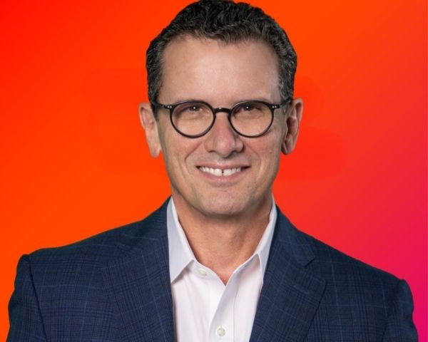 TelevisaUnivision nombra a Oscar Suris como Vicepresidente Ejecutivo y ...